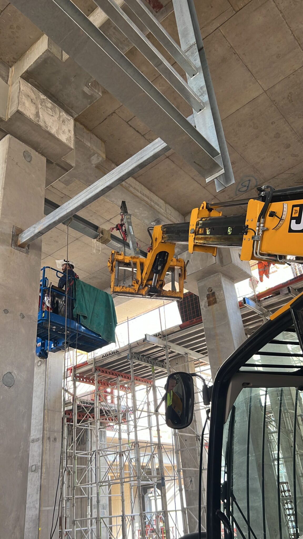 Affordable Contract Lifting: A Cost-Saving Solution For Complex Projects